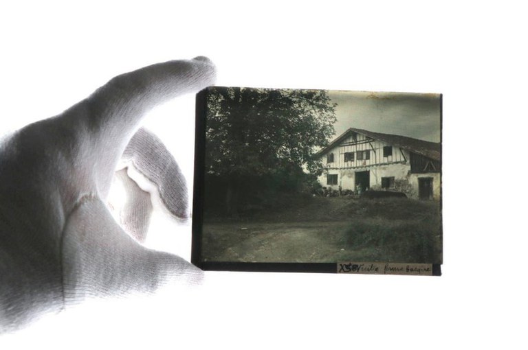 Visite guidée en famille de l'expo "Le Pays Basque en couleurs" — Institut culturel basque